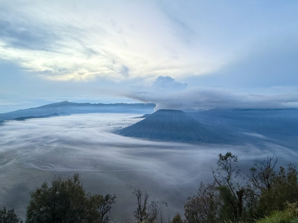 Mount Bromo Volcano: Geology, Caldera & Eruption Science - Curious Don